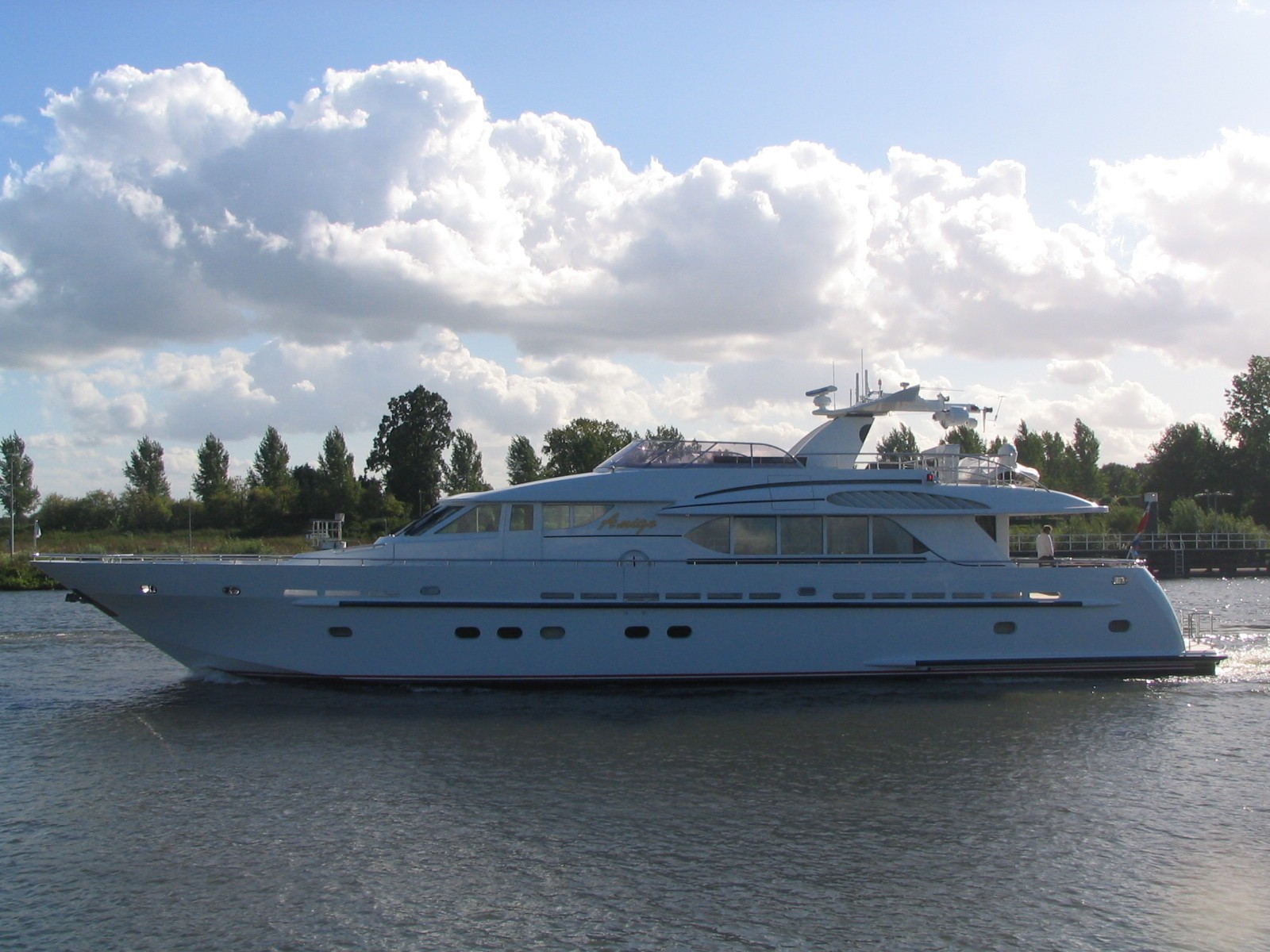 Yacht AMIGO II, Heesen Yachts | CHARTERWORLD Luxury Superyacht Charters